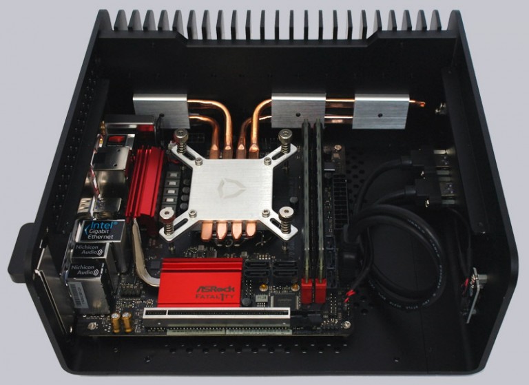 Streacom FC8 Alpha ITX Case Review Installation and operation